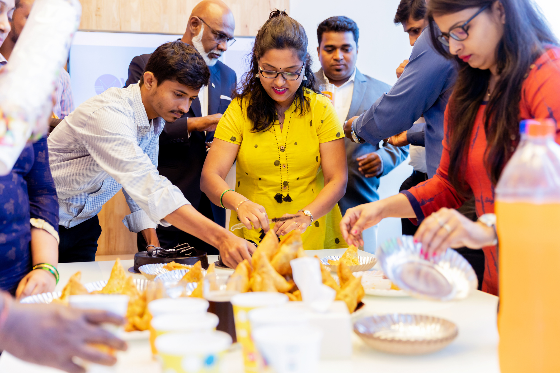 Better Cross-Cultural Teams: A Guide to Indian Work Culture